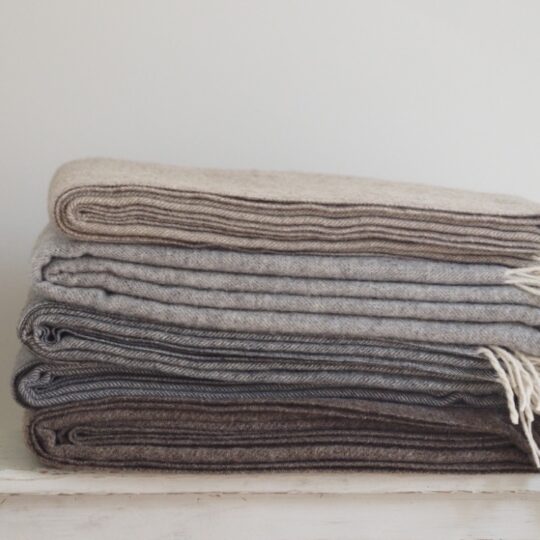 Wollen plaid in zes kleuren - shop bij Pick your Favourites